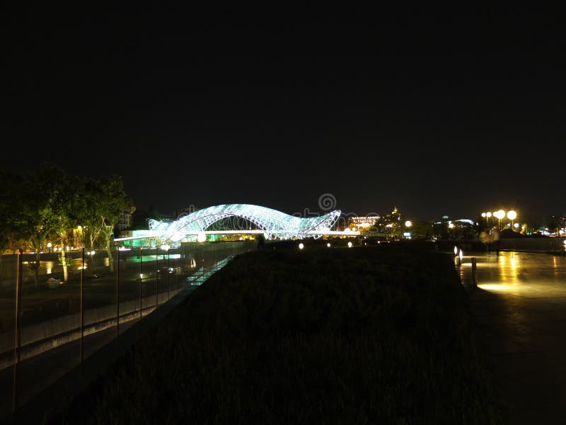 Turtle bridge editorial photography. Image of similarity - 38792617