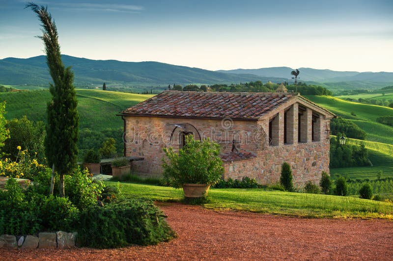 House in Tuscany stock photo. Image of architecture, tree - 33218328