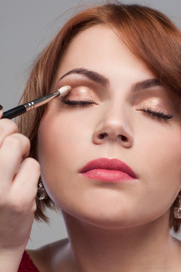 Tutorial Del Maquillaje Del Ojo Estilo Modelo De La Belleza Imagen de ... Tutorial Del Maquillaje Del Ojo Estilo Modelo De La Belleza Imagen de ...