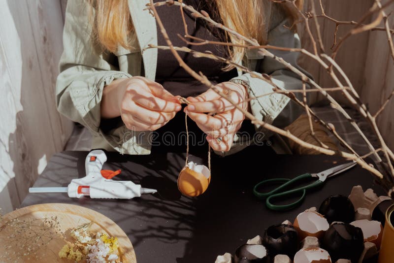 Tutorial How To Make Easter Table Decoration with Egg Shells Step by ...