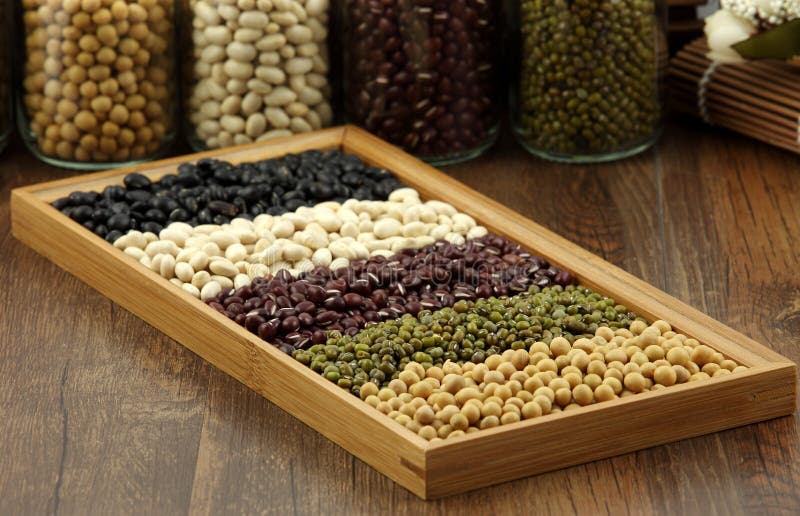 Tutti i tipi di fagioli fotografia stock. Immagine di prodotti - 39190388