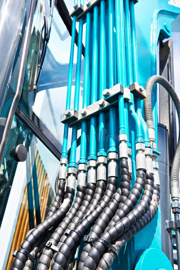Tuyaux De Machine Hydraulique Photo stock - Image du garnitures, boyaux ...
