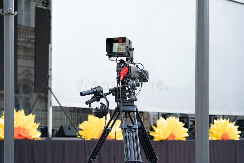 198 Camera Operator Screen Concert Stock Photos - Free & Royalty-Free ...