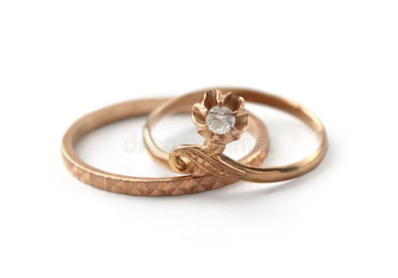 Twee gouden ringen stock afbeelding. Image of juwelen - 13471887