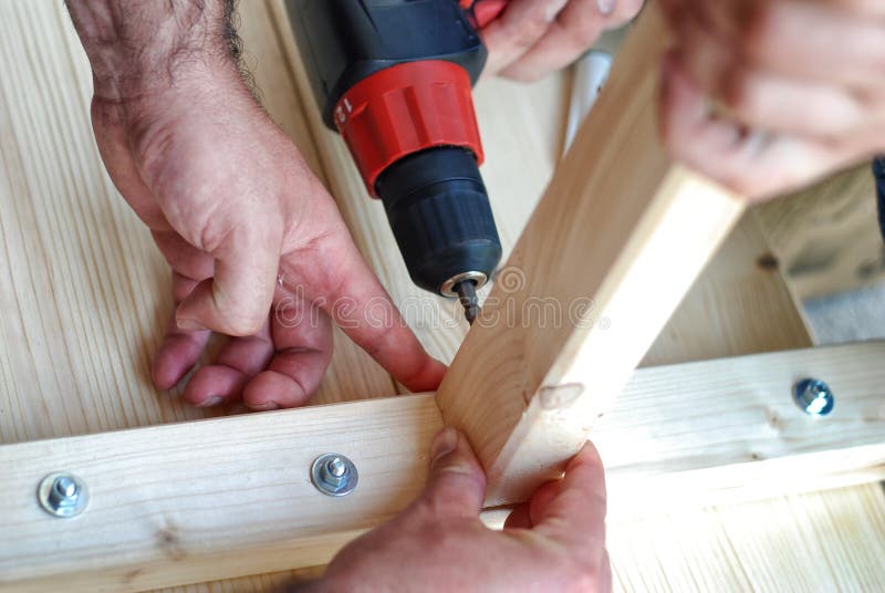 Twee Mensen Die Hout Bevestigen Stock Afbeelding - Image of plank ...