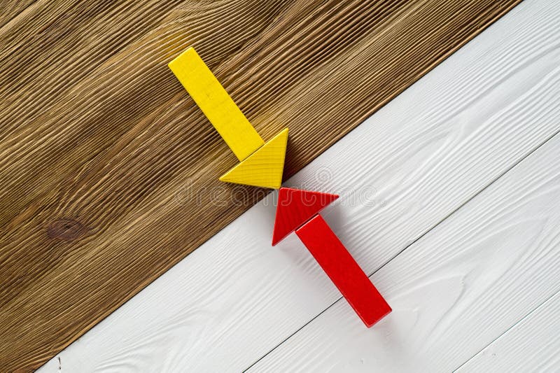 Twee Pijlen Die Aan Elkaar Richten Stock Foto - Image of raad, verschil ...