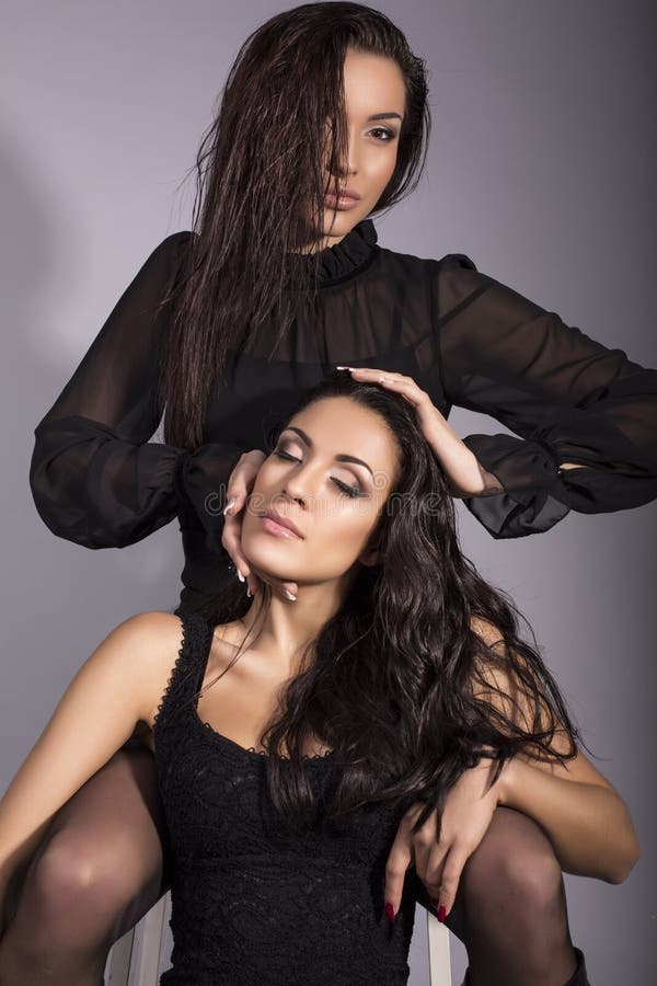 Twee Sexy Meisjes Stock Foto Image Of Kleren Lang Kleding 36242920