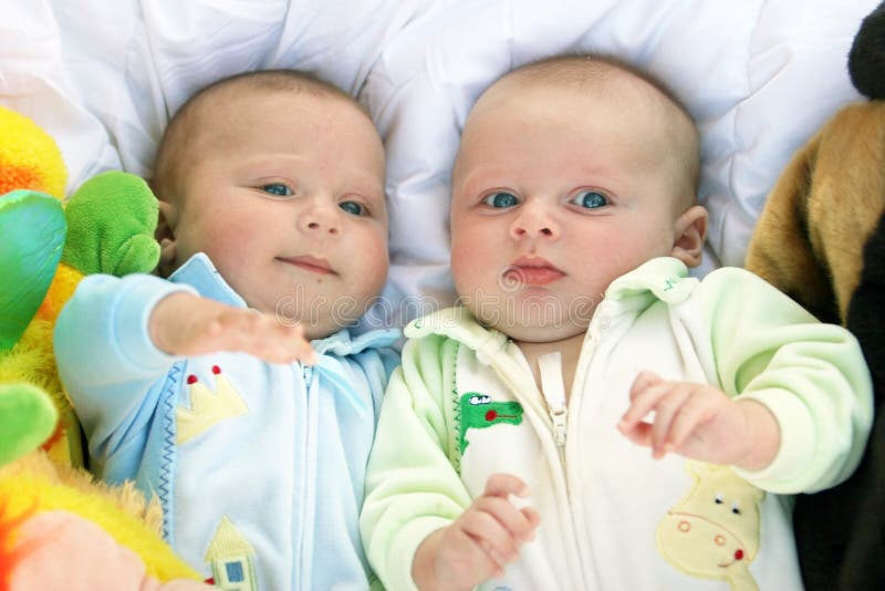 Twee Tweelingen Van Babyjongens Stock Afbeelding - Image of kinderen ...