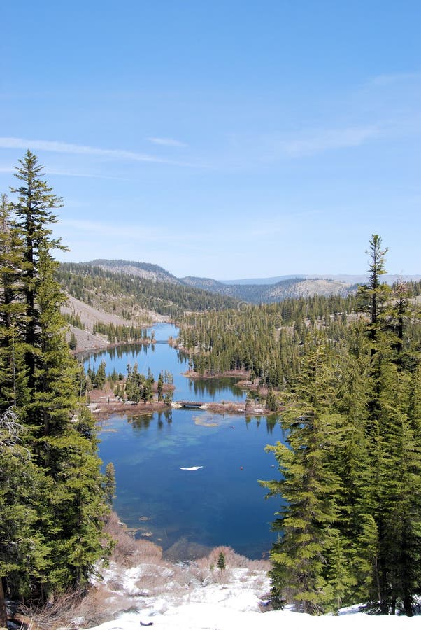 Tweeling meren stock afbeelding. Image of berg, gebied - 9479677