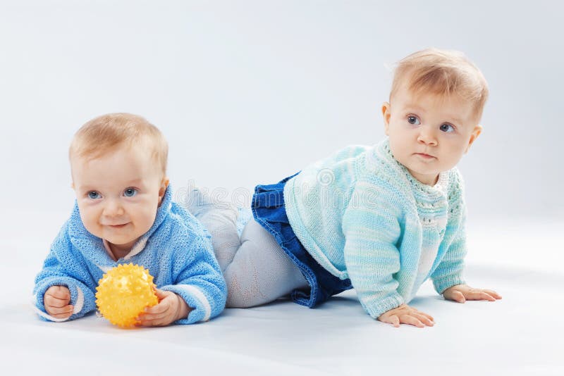 Tweelingen stock foto. Image of ballen, blauw, leuk, emoties - 11636414