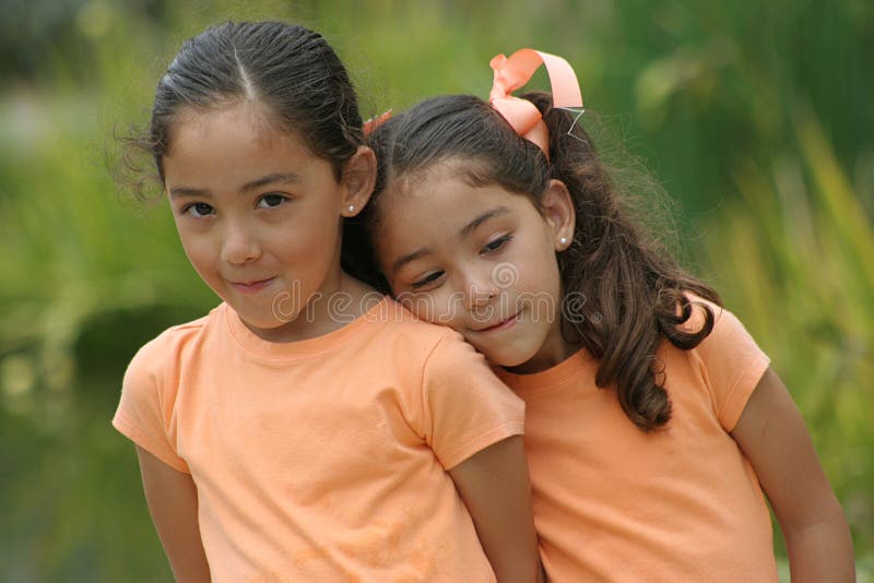 Tweelingen stock foto. Image of samen, portret, tweeling - 1357890