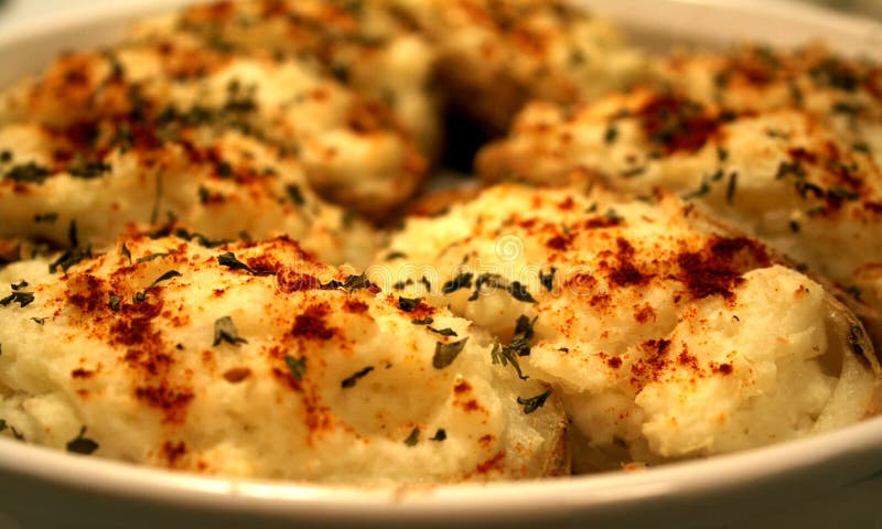 Tweemaal Aardappelen in De Schil Stock Foto - Image of plaat, versierd ...