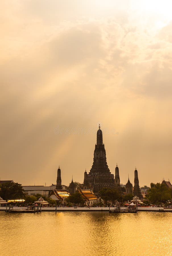 Twilight view of Wat Arun stock image. Image of night - 27838867
