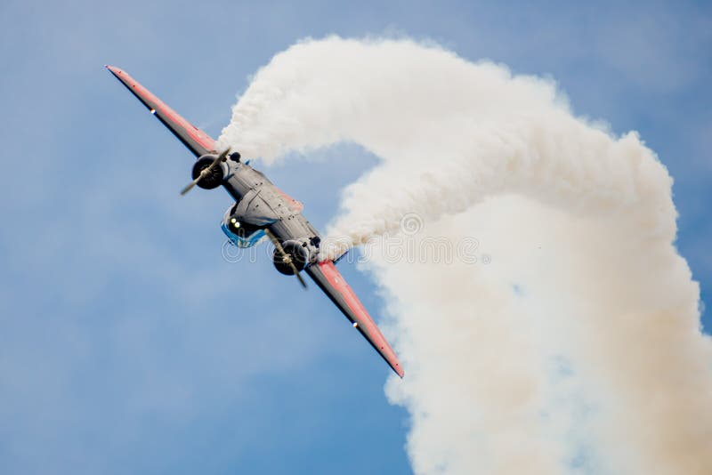 Twin Beach 18 Stunt Plane Looping Editorial Photo - Image of force ...