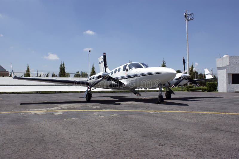 Twin engine aircraft stock image. Image of airtravel, propeller - 6086811