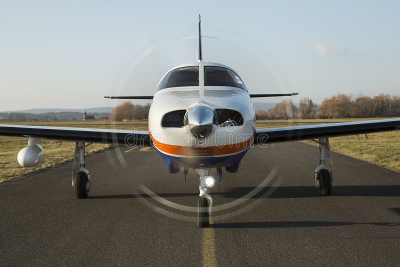 Twin-engine Piston Aircraft Stock Photo - Image of florida, plane: 61182616