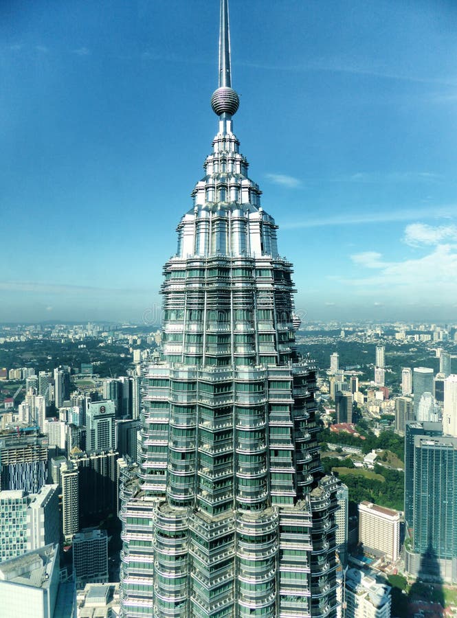 Twin Tower Top in Kuala Lumpur Editorial Image - Image of famous ...