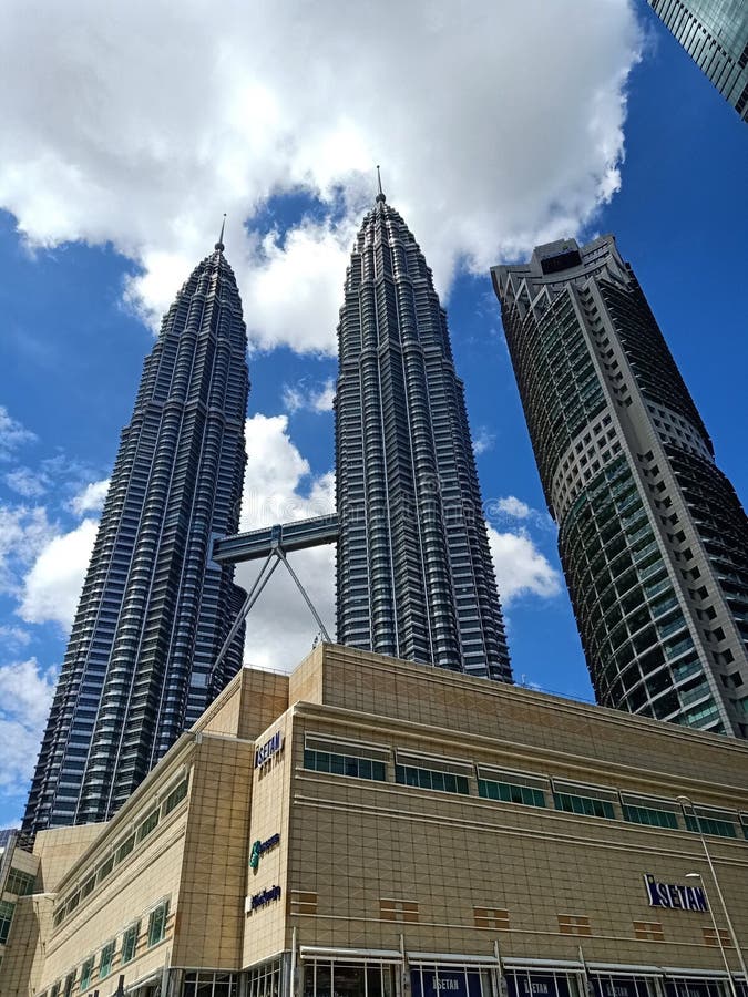 Twin Tower Kuala Lumpur Malaysia Editorial Stock Image - Image of ...