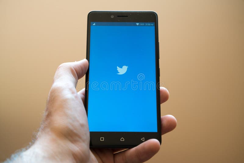 Twitter editorial photo. Image of portable, email, mobile - 90113081