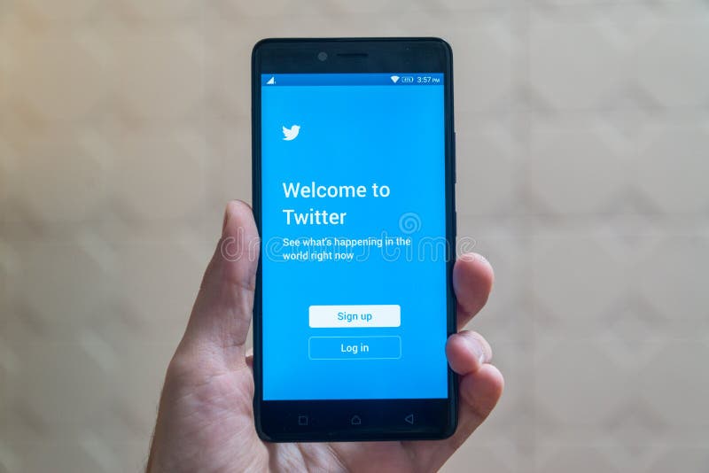 Twitter editorial photo. Image of portable, email, mobile - 90113081