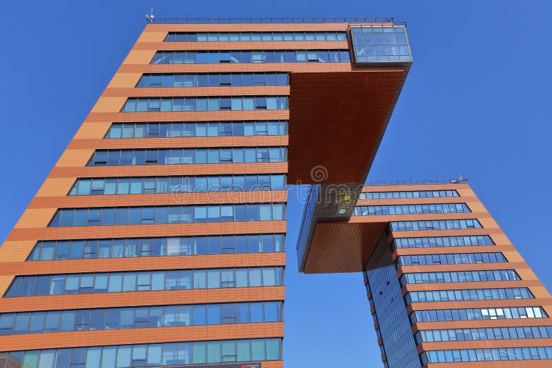 Two Administrative Buildings, Connected by a Difficult Transition at ...