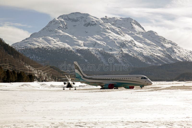 Two Airplanes in the Mountains Editorial Image - Image of rescue, view ...