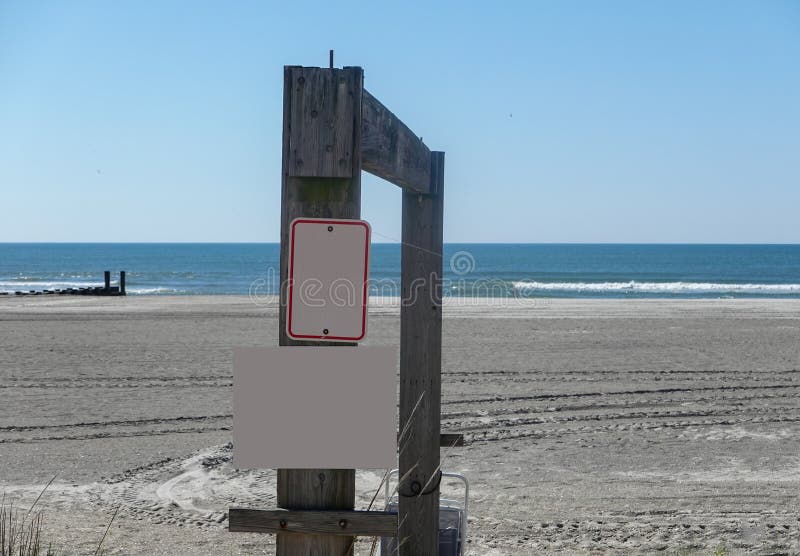 Two Blank Signs on a Wooden Post on a Sandy Beach by the Ocean Stock ...