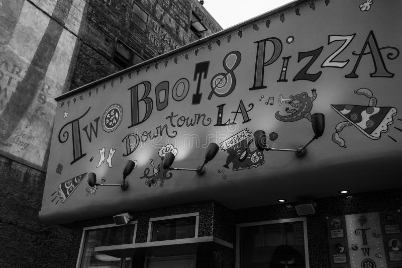 Two Boots & Pizza editorial photography. Image of downtown - 33253082