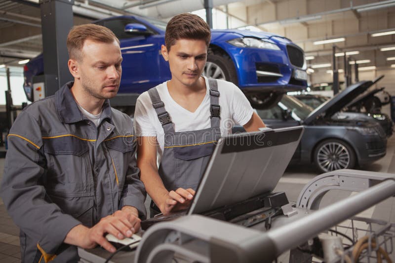 131 Automotive Service Supervisor Stock Photos - Free & Royalty-Free ...