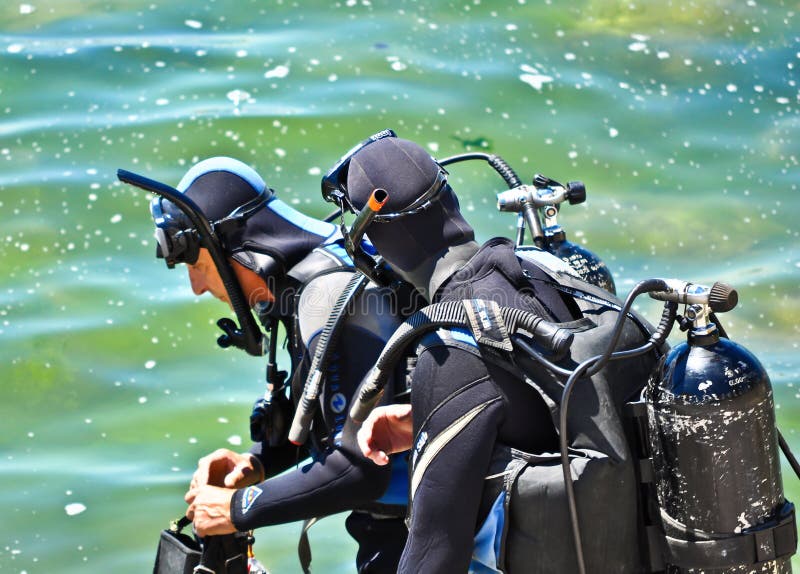 Two divers editorial photography. Image of aged, senior - 24387632