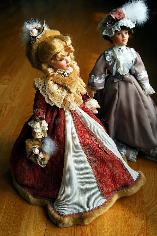 Two Elegant Lady Dolls Picture. Image: 2489538