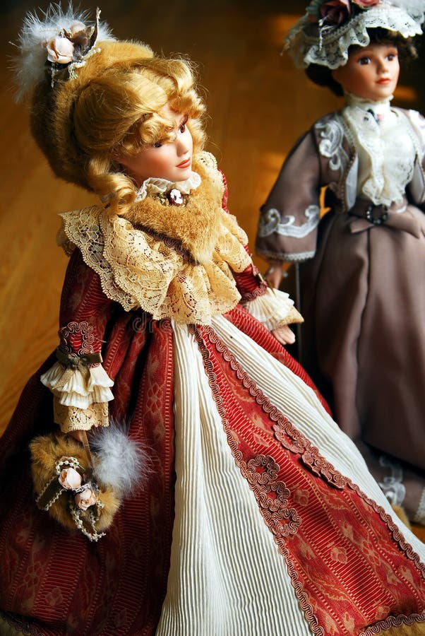 Two Elegant Lady Dolls Picture. Image: 2489542