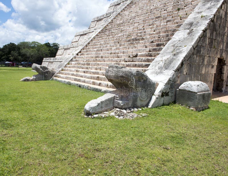 Kukulcan Serpent El Castillo Mayan Chichen Itza Stock Image - Image of ...