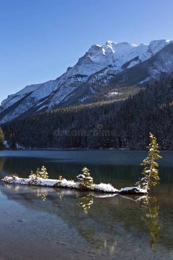 Two Jack Lake at Banff stock image. Image of canada, outdoors - 22378683