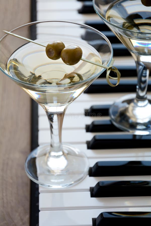 Two Olive Martini Cocktails Stock Image - Image of glamour, black: 64120253