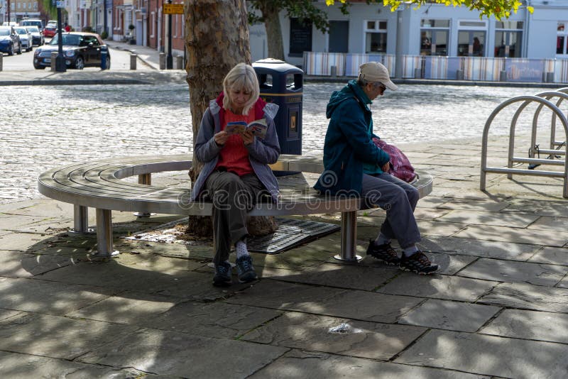 Two People Sat on a Bench Reading Editorial Photo - Image of tree ...