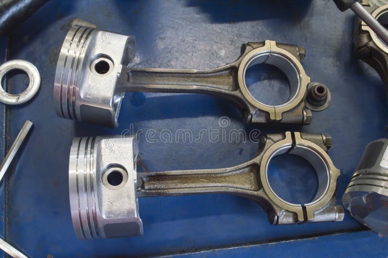 Pistons and Connecting Rods Lie on the Plane of the Crank Mechanism of ...