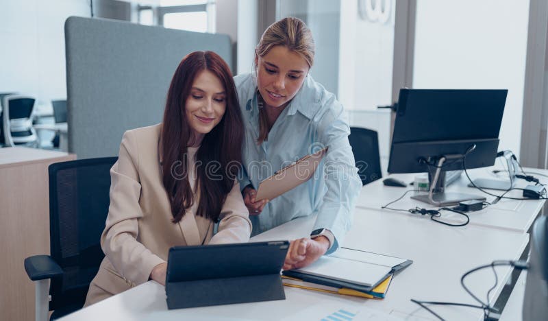 Engaging Collaborative Meeting Held Modern Dynamic Workspace Setting Stock Photos - Free ...