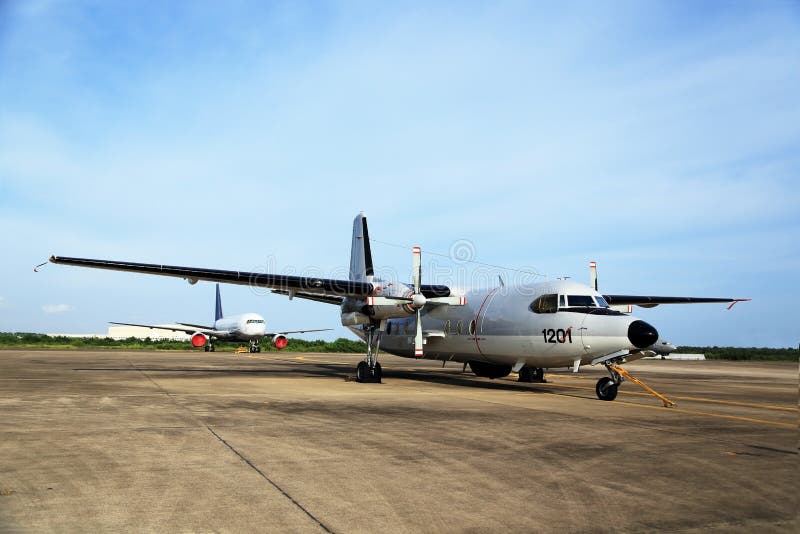 DC 3 Propeller Aircraft Aerobatic Display Editorial Stock Photo - Image ...