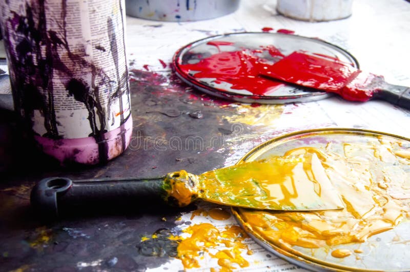 Two Spatulas in the Paint on the Table. Creative Master Mess Stock ...