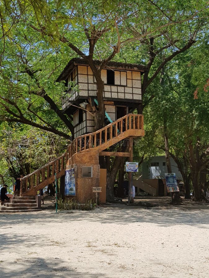 Two Story Summer Tree House Editorial Image - Image of story, summer ...