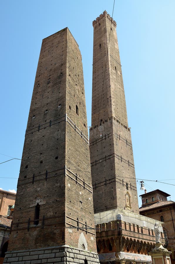 Two towers (Due Torri) stock photo. Image of medieval - 32297574