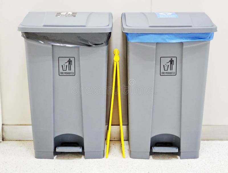 194 Kitchen Trash Cans Stock Photos - Free & Royalty-Free Stock Photos ...