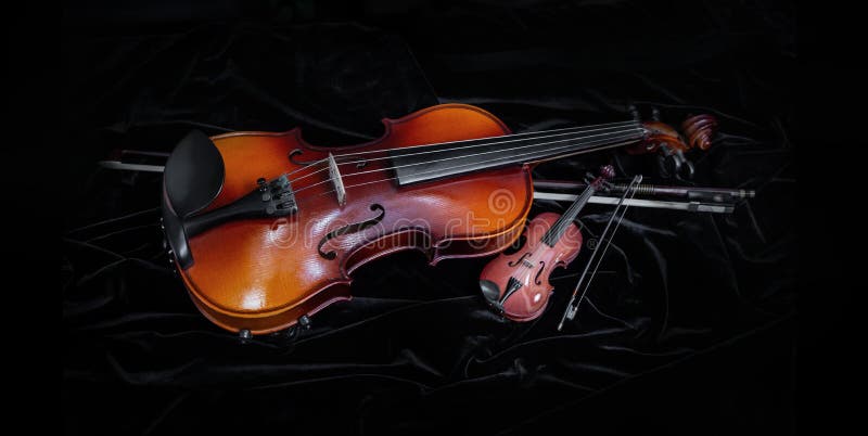 Two Violins in Black Velvet Stock Image - Image of concert, play: 181203493