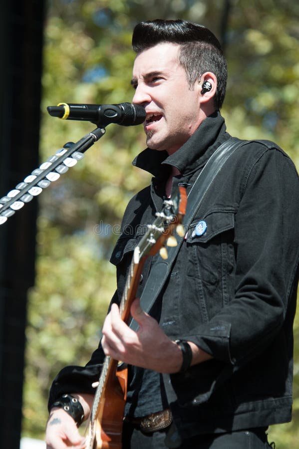 Tyler Connolly editorial photography. Image of hard, dave - 26831897