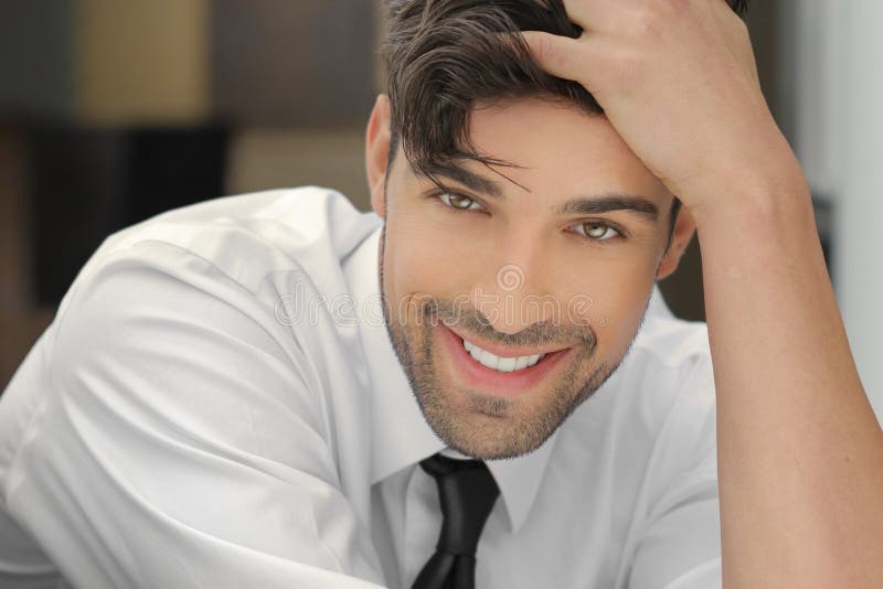 Type beau de sourire image stock. Image du fermer, réel - 30629695