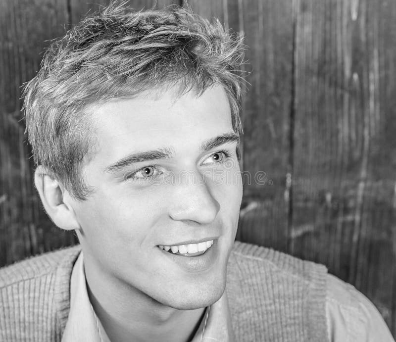 Type caucasien blond beau image stock. Image du foncé - 35102521