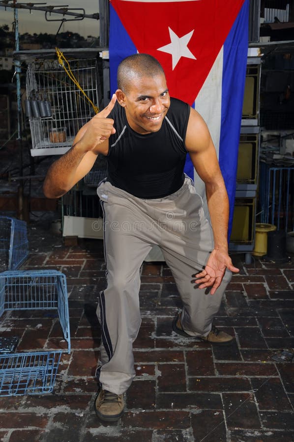 Homme cubain gai image stock. Image du heureux, cubain - 11771523