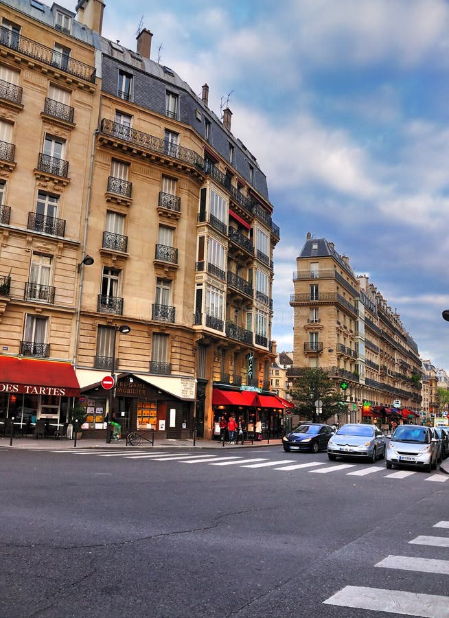 Type rue de Parisien image éditorial. Image du france - 20876415