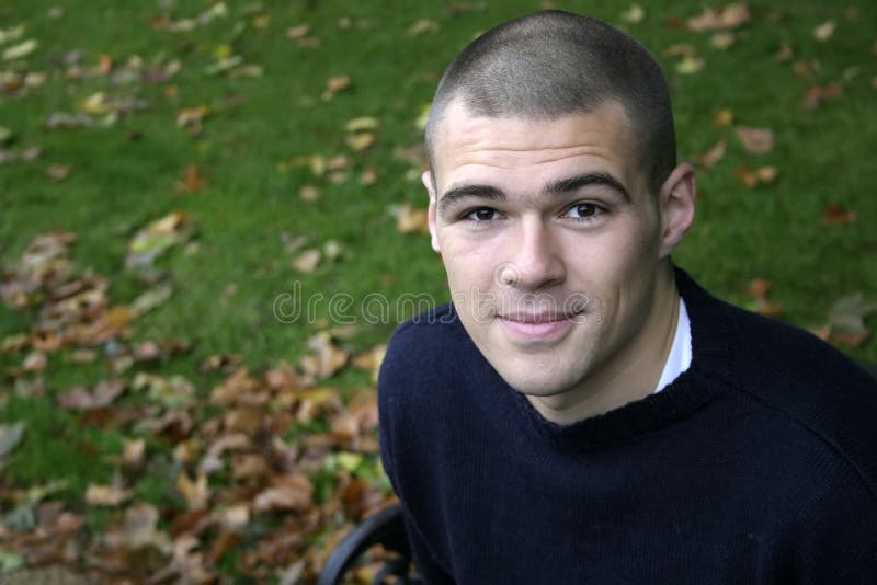 Homme Timide, Timide, Soucieux Photo stock - Image du bossage, latino ...